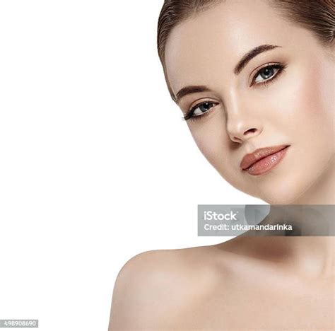얼굴 아름다운 여자 클로즈업 인물 사진 흰색 행복함 스튜디오 가까운에 대한 스톡 사진 및 기타 이미지 가까운 갈색 머리 건강관리와 의술 Istock