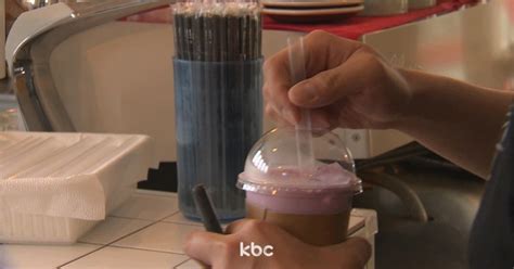 식당 종이컵 플라스틱 빨대 금지 안 한다잘 하고 있었는데 왜