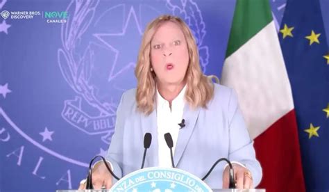 Video Flash Maurizio Crozza ‘niente Bionde Per Giuli Lho Portato