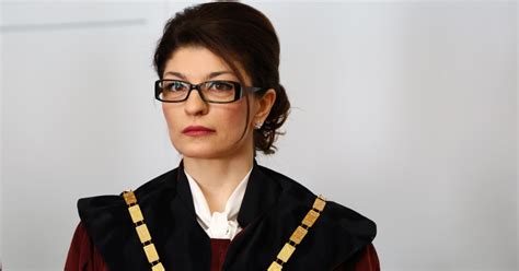 Срам Юристи протестират срещу назначението на Атанасова във Венецианската комисия