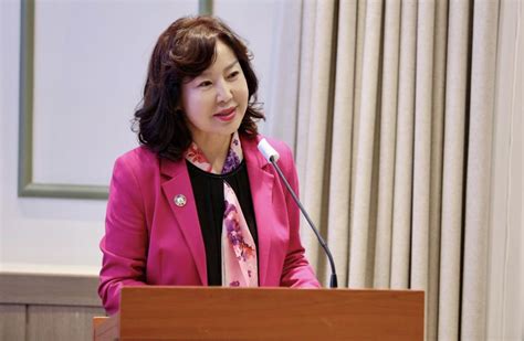 Д Амарбаясгалан МАН ын эмэгтэйчүүд шийдвэр гаргах түвшинд ажиллах боломж эрчүүдтэй харьцуулахад