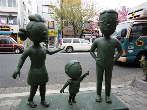 高岡銅器とキャラクター銅像