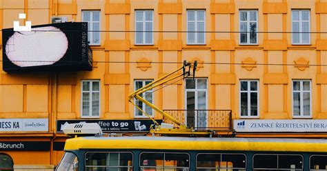 노란색과 파란색 트롤리 사진 Unsplash의 무료 플젠 이미지