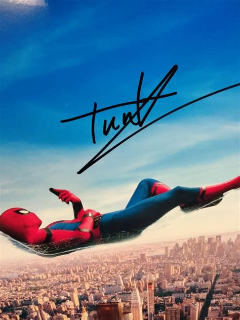 トム・ホランド直筆サイン入り超大型写真…tom Holland…スパイダーマン… メルカリ