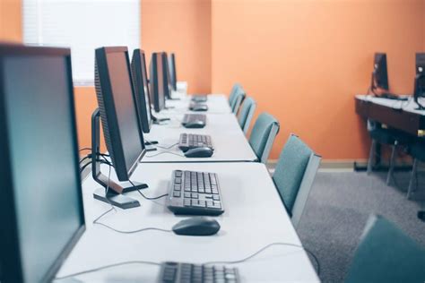 무료 사진 직장 사무실 책상 방 컴퓨터의 자 기술 가구 테이블