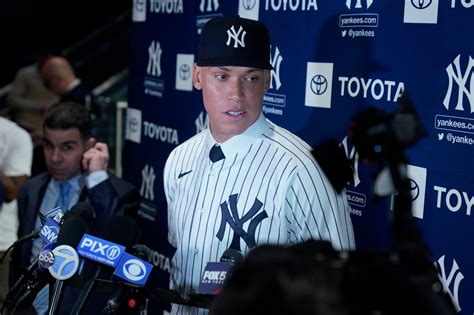 Red Sox Legend Defends Aaron Judge Rips Yankees Fans