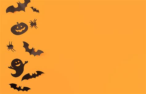 오렌지 배경에 할로윈 종이 장식입니다 할로윈 개념입니다 플랫 레이 상단 보기 복사 공간 0명에 대한 스톡 사진 및 기타 이미지 Istock