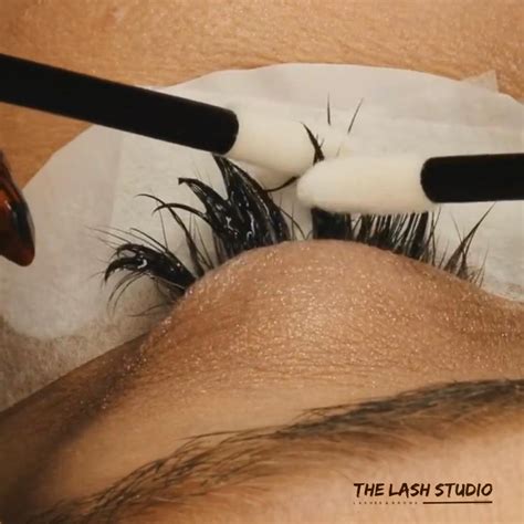 Tutorial To Remove Eyelash Extensions The Lash Studio