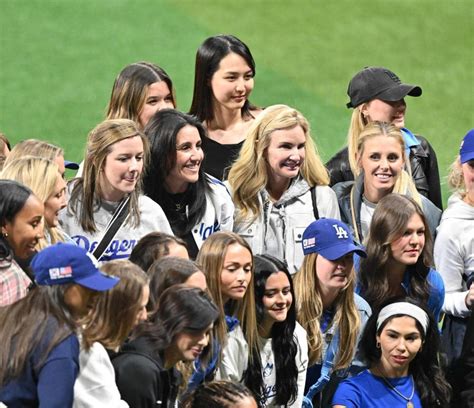 ドジャース奥さま会 レッドソックス移籍のビューラー夫人を惜別 テイラーの美人奥さま「とっても寂しい」大リーグデイリースポーツ Online