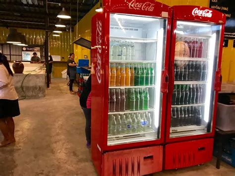 ตู้โค้กมาประจำการแล้วคร้าบบ เติมเตา หมูกระทะ ทะเลเผา