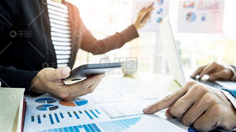 分析高清图片 商务会议数据分析 人像图片免费下载格式4896像素编号37211954 千图网