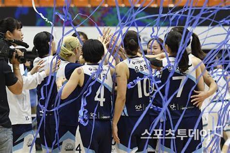 St포토 신한은행 하나원큐에 10점차 승리 네이트 스포츠