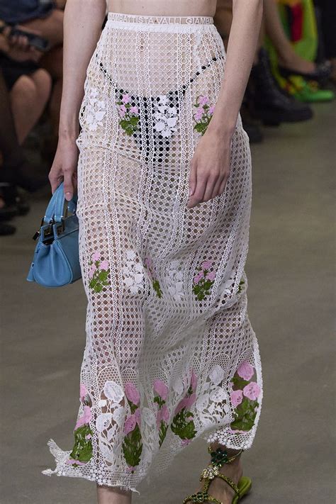 Які спідниці ми будемо носити наприкінці літа в 2025 г Вязание крючком на лето Вязать юбка Юбка