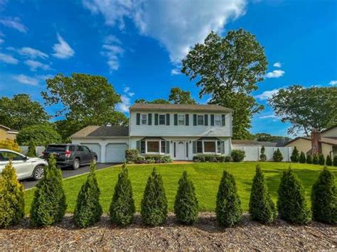 8 Russet Ln Lake Grove Ny 11755 27 Photos Mls 3316244 Movoto