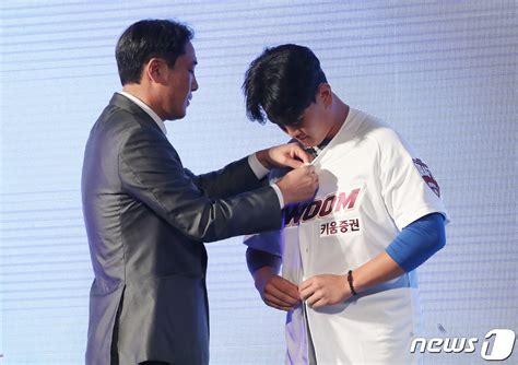 키움 히어로즈 유니폼 입은 김건희