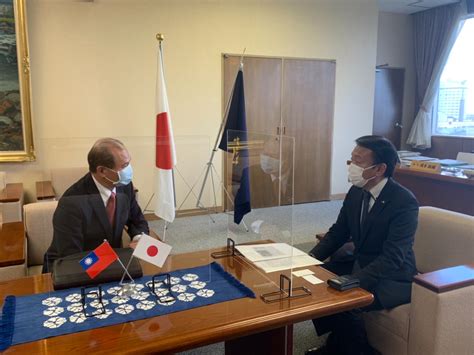 2022年11月14日粘處長拜會稚内市議會議長岡本雄輔 台北駐日經濟文化代表處 札幌分處