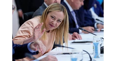 Мелони се среща със Зеленски Макрон Кристалина Георгиева и Фон дер Лайен в кулоарите на Г 7