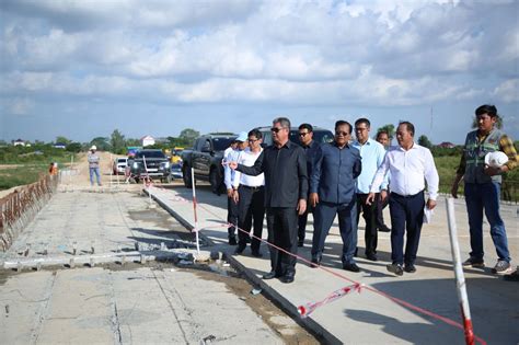 ពិនិត្យវឌ្ឍនភាពការសាងសង់ផ្លូវជាតិលេខ២៣ តភ្ជាប់ពីស្រុកកោះធំទៅស្រុកលើកដែក រដ្ឋបាលខេត្តកណ្តាល