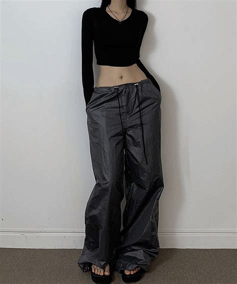 샤인 Y2k 글로시 광택 로우라이즈 스트링 조거 와이드 팬츠 차콜 그레이 에이블리