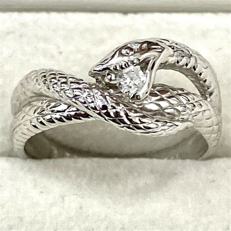 Pt900 メレダイヤ付きデザインリングの買取実績 買取専門店さすがや