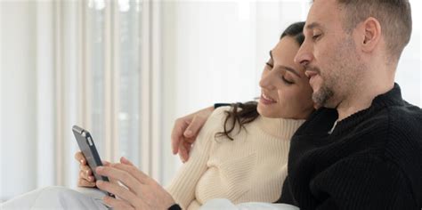 How Does Social Media Affect Relationships