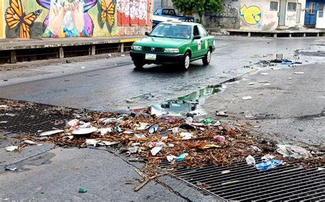 Basura Tapa Alcantarillas Tras Lluvia En Monterrey Telediario México
