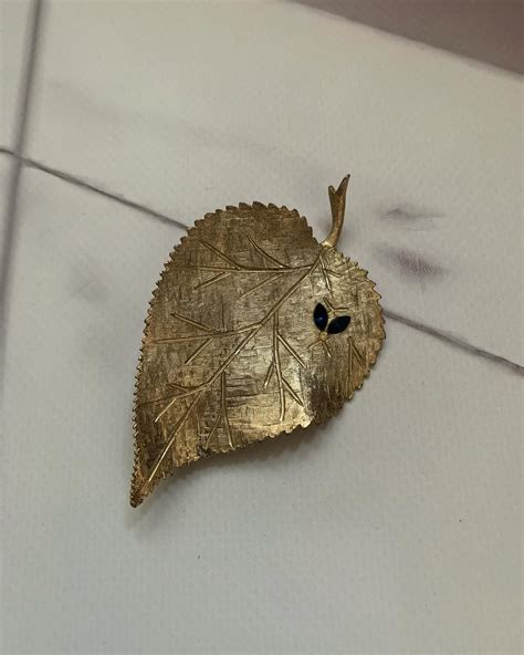 Oksamyt Не дивлячись на те що ця брошка досить велика за розміром вона тоненька і дуже легка