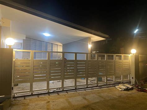 งานติดตั้งประตูรั้วบานโค้ ทะยาน ออโต้เกท ประตูโค้งรางรถไฟ