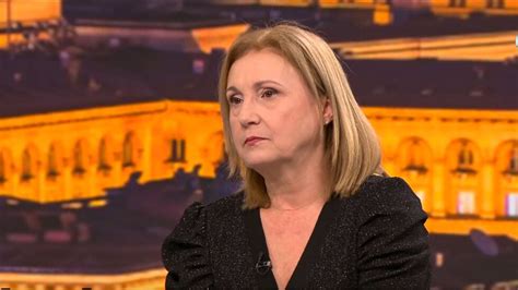 Румяна Бъчварова Уважението в политиката се предава и на обществото Политика България На