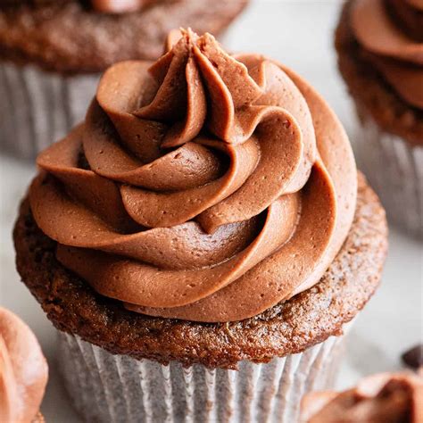 Chocolate Buttercream Frosting Chocolate Toffee Crunch Cake The Cake