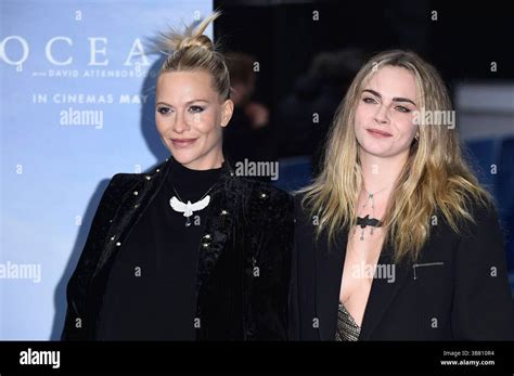 Poppy Delevigne Mit Schwester Cara Delevingne Bei Der Premiere Des