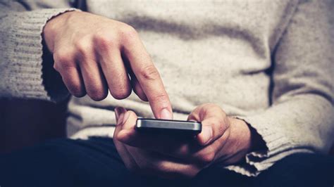 Ухаалаг гар утасны хэт их хэрэглээ сэтгэл гутралд хүргэдэг