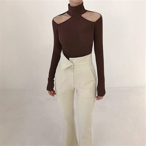 지음샵 유니크 부드러운 스판 슬림 양 숄더 트임 섹시 목폴라 티셔츠