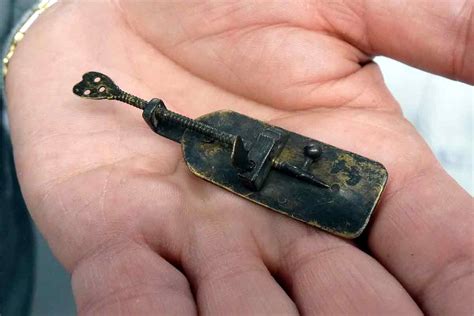 Leeuwenhoek Microscope Replica Microscopehistory Leeuwenhoek Microscope Replica Microscopehistory