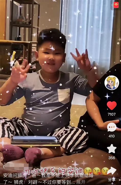 郭德纲幼子豪宅中玩乐，挺大肚腩浑身满是肉，带名贵珠宝从小富养