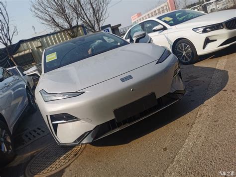 【图】车主实拍吉利银河e8 E8看见实车了 嘎嘎帅气 就是没洗 银河e8论坛 汽车之家论坛
