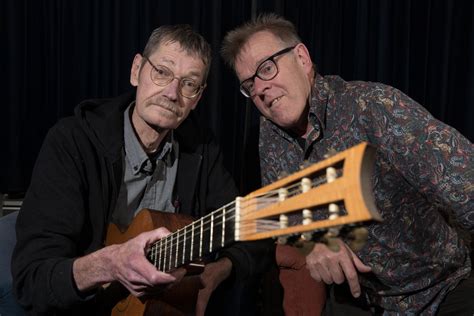 Het Verhaal Achter De Dood Van Bedenker Van Busje Komt Zo ‘bas Werd