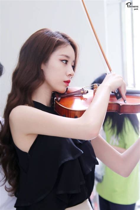 Pin By Yicong Yin On 名人 Park Ji Yeon T Ara Jiyeon Violin