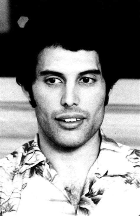 Фредди Меркьюри биография личная жизнь фото причина смерти песни и где похоронен солист