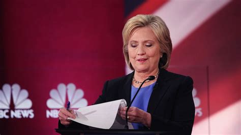 Хилари Клинтън бе изслушана от ФБР за използването на личен сървър за служебния мейл Новини бг