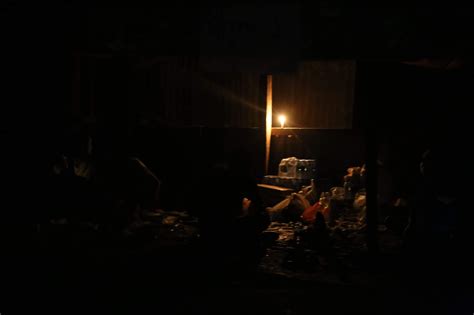 Dvb ပုသိမ်တွင် ညပိုင်း အကြမ်းဖက်စစ်အုပ်စုက ရပ်ကွက်ထဲ သူပုန်စီးသလို သေနတ် ဝင်ရောက်ပစ်ခတ်နေ