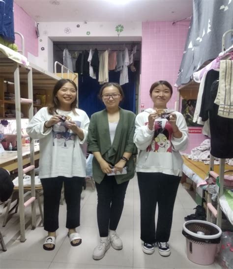 艺术与设计学院开展“中秋送月饼 情暖学生心”活动 黄河水利职业技术学院艺术系•艺术教育中心