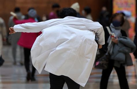 반에서 20~30등 의사 원치 않아…의료계 인사 발언 논란 한국경제