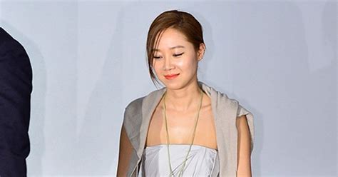 [t포토] 공효진 아찔한 노출 패션 고령화가족