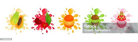 신선하고 육즙이 많은 과일은 Splashes 벡터 세트로 반으로 자릅니다 체리에 대한 스톡 벡터 아트 및 기타 이미지 체리