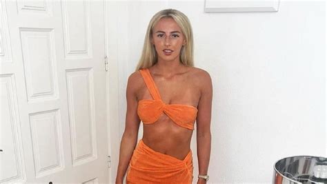 Звезда женской сборной Англии по футболу ошарашила откровенным образом на красной дорожке