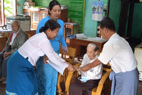 မြဝတီမြို့အမှတ် ၁ ရပ်ကွက်၌ အသက် ၈၅ နှစ်အထက် အဘိုး၊ အဘွားများအားလူမှုရေးပင်စင် ထောက်ပံ့ကြေးင