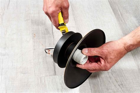 How To Replace A Bulb Socket In A Light Fixture