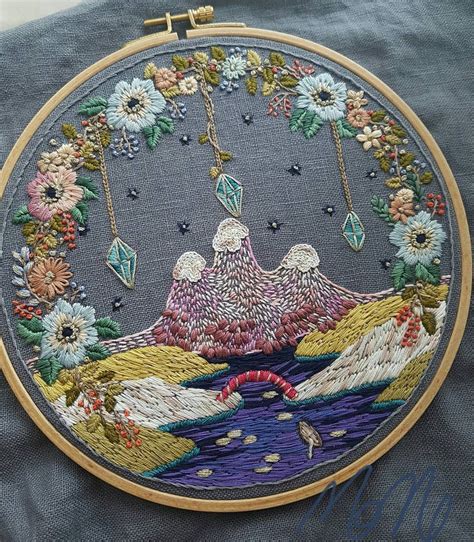 이제 곧 다가올 12월을 위해 반짝반짝 Welcome December 🌟 우울해도 힘내요 자수타그램 손자수 자수 자수그림 실그림 수틀 자수작업