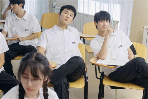 Khi Anh Ch Y V Ph A Em Th C Phim C A Tu I Thanh Xu N Home Ng I Nh Online C A B N